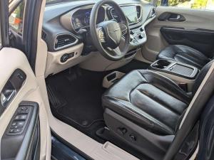 Blue Chrysler Pacifica 2022 in Plunge, with an engine capacity of 3.60 L and mileage of 100 thousand km for 21950 €, photo 24 on AUTOMOTO.COM.LV