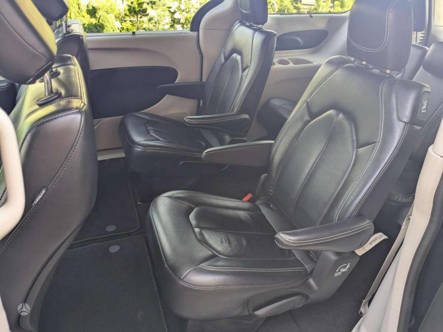 Blue Chrysler Pacifica 2022 in Plunge, with an engine capacity of 3.60 L and mileage of 100 thousand km for 21950 €, photo 27 on AUTOMOTO.COM.LV