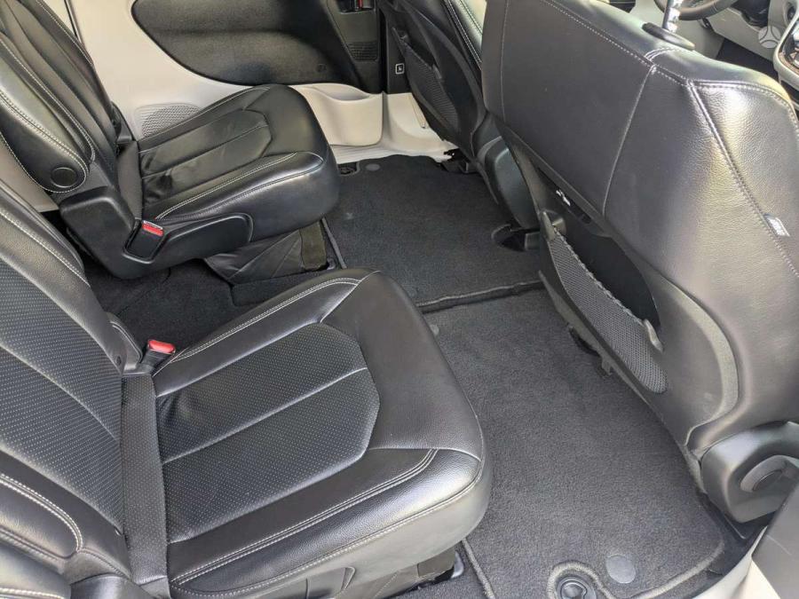 Blue Chrysler Pacifica 2022 in Plunge, with an engine capacity of 3.60 L and mileage of 100 thousand km for 21950 €, photo 28 on AUTOMOTO.COM.LV