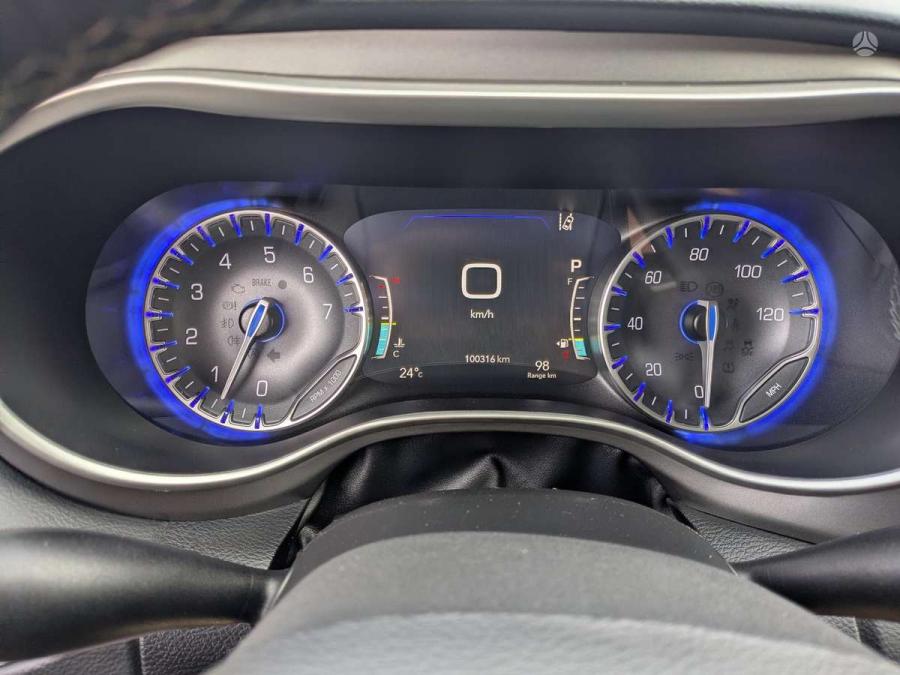 Blue Chrysler Pacifica 2022 in Plunge, with an engine capacity of 3.60 L and mileage of 100 thousand km for 21950 €, photo 30 on AUTOMOTO.COM.LV