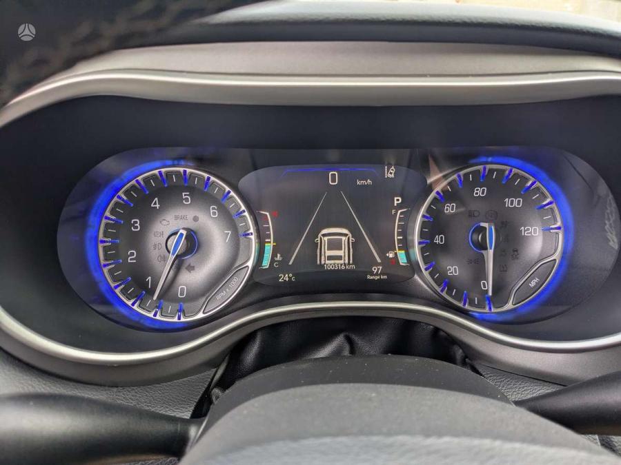 Blue Chrysler Pacifica 2022 in Plunge, with an engine capacity of 3.60 L and mileage of 100 thousand km for 21950 €, photo 32 on AUTOMOTO.COM.LV