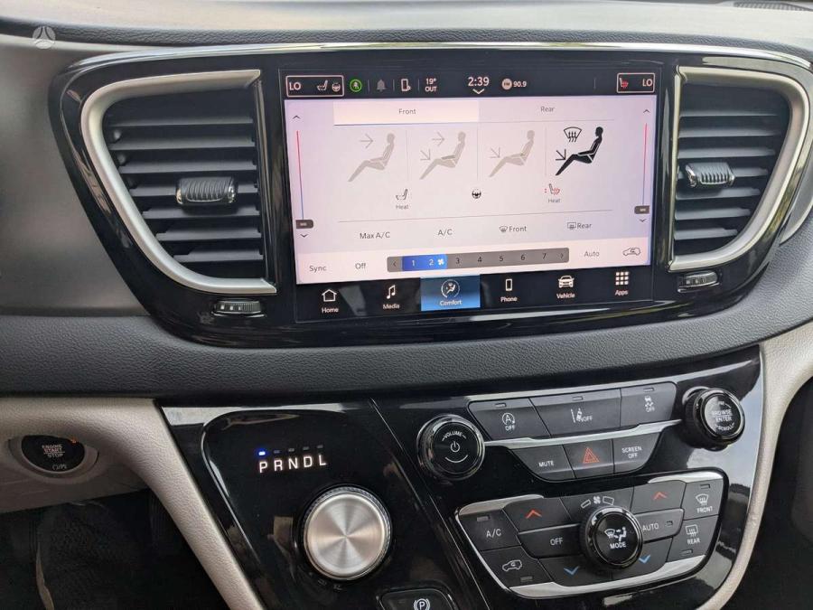 Blue Chrysler Pacifica 2022 in Plunge, with an engine capacity of 3.60 L and mileage of 100 thousand km for 21950 €, photo 34 on AUTOMOTO.COM.LV
