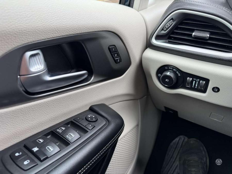 Zils Chrysler Pacifica 2022 Šauļi, ar dzinēja tilpumu 3.61 L un nobraukumu 146 tūkst. km par 22500 €, foto 23 vietnē AUTOMOTO.COM.LV