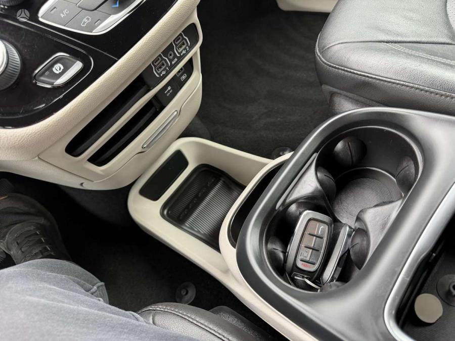 Zils Chrysler Pacifica 2022 Šauļi, ar dzinēja tilpumu 3.61 L un nobraukumu 146 tūkst. km par 22500 €, foto 27 vietnē AUTOMOTO.COM.LV