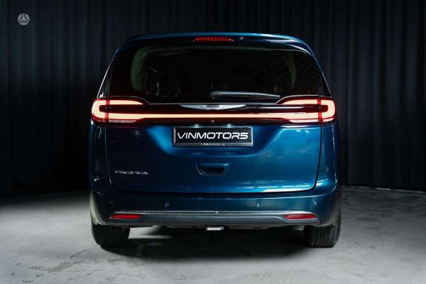 Zils Chrysler Pacifica 2024 Viļņa, ar dzinēja tilpumu 3.60 L un nobraukumu 71 tūkst. km par 32999 €, foto 5 vietnē AUTOMOTO.COM.LV