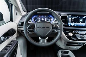 Zils Chrysler Pacifica 2024 Viļņa, ar dzinēja tilpumu 3.60 L un nobraukumu 71 tūkst. km par 32999 €, foto 25 vietnē AUTOMOTO.COM.LV