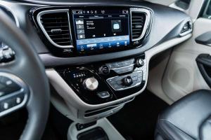 Zils Chrysler Pacifica 2024 Viļņa, ar dzinēja tilpumu 3.60 L un nobraukumu 71 tūkst. km par 32999 €, foto 29 vietnē AUTOMOTO.COM.LV