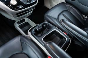 Zils Chrysler Pacifica 2024 Viļņa, ar dzinēja tilpumu 3.60 L un nobraukumu 71 tūkst. km par 32999 €, foto 34 vietnē AUTOMOTO.COM.LV