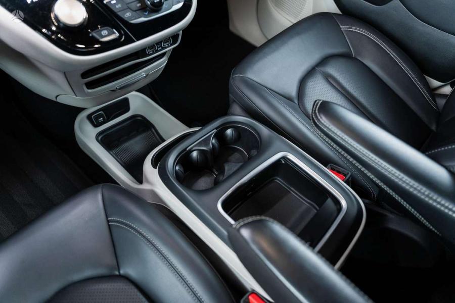 Zils Chrysler Pacifica 2024 Viļņa, ar dzinēja tilpumu 3.60 L un nobraukumu 71 tūkst. km par 32999 €, foto 34 vietnē AUTOMOTO.COM.LV