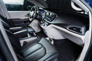 Zils Chrysler Pacifica 2024 Viļņa, ar dzinēja tilpumu 3.60 L un nobraukumu 71 tūkst. km par 32999 €, foto 36 vietnē AUTOMOTO.COM.LV