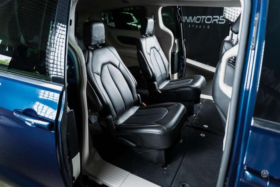 Zils Chrysler Pacifica 2024 Viļņa, ar dzinēja tilpumu 3.60 L un nobraukumu 71 tūkst. km par 32999 €, foto 41 vietnē AUTOMOTO.COM.LV