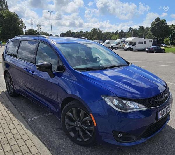 Blue Chrysler Pacifica 2026 in Klaipeda, with an engine capacity of 3.60 L and mileage of 216 thousand km for 16500 €, photo 3 on AUTOMOTO.COM.LV