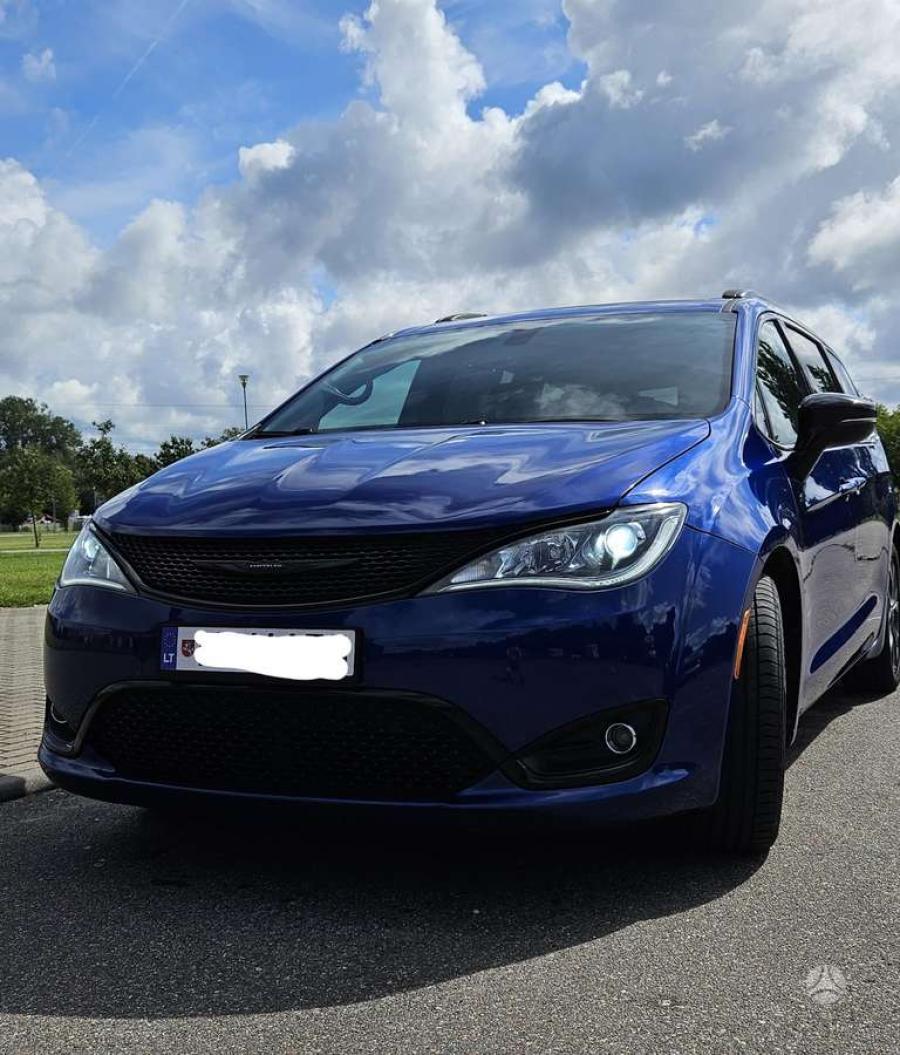Blue Chrysler Pacifica 2026 in Klaipeda, with an engine capacity of 3.60 L and mileage of 216 thousand km for 16500 €, photo 4 on AUTOMOTO.COM.LV