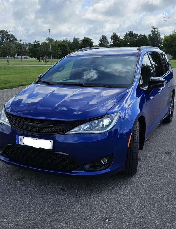 Blue Chrysler Pacifica 2026 in Klaipeda, with an engine capacity of 3.60 L and mileage of 216 thousand km for 16500 €, photo 6 on AUTOMOTO.COM.LV