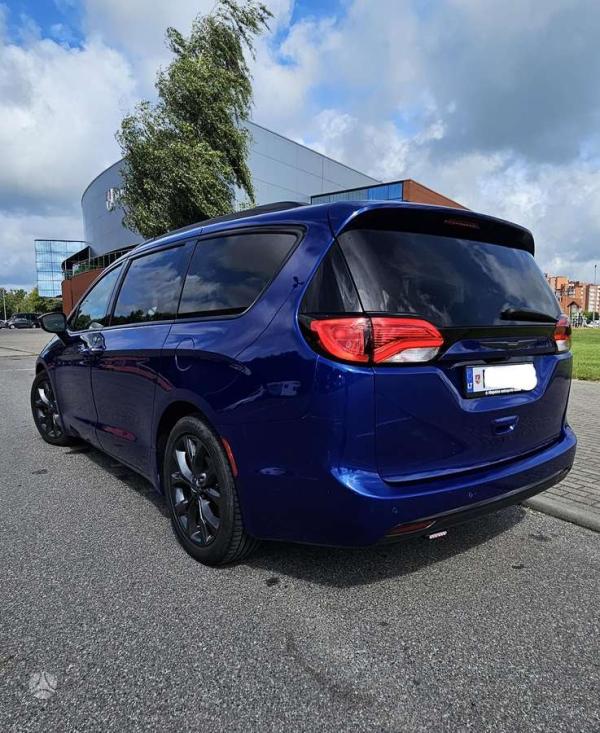 Blue Chrysler Pacifica 2026 in Klaipeda, with an engine capacity of 3.60 L and mileage of 216 thousand km for 16500 €, photo 8 on AUTOMOTO.COM.LV