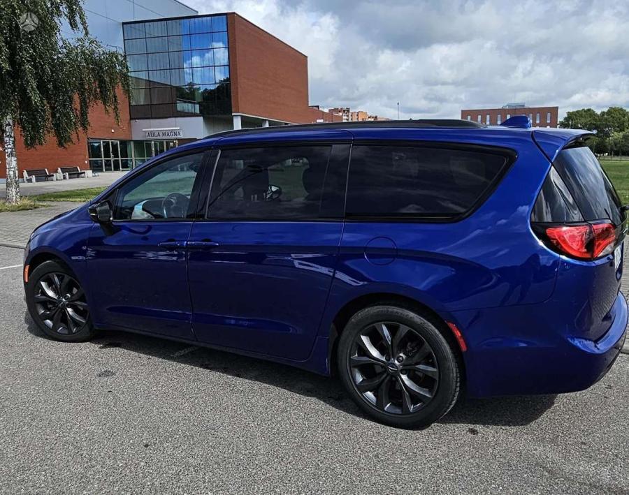 Blue Chrysler Pacifica 2026 in Klaipeda, with an engine capacity of 3.60 L and mileage of 216 thousand km for 16500 €, photo 9 on AUTOMOTO.COM.LV