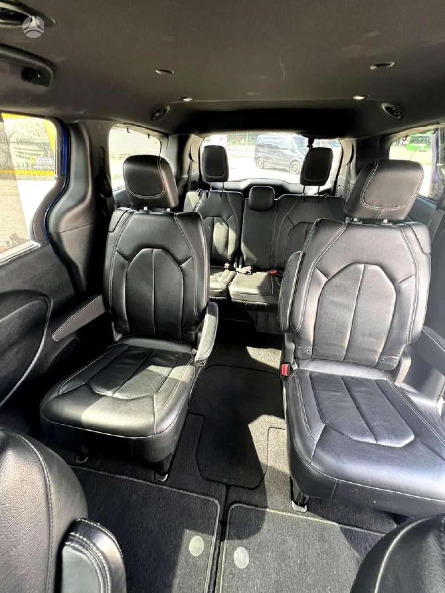 Blue Chrysler Pacifica 2026 in Klaipeda, with an engine capacity of 3.60 L and mileage of 216 thousand km for 16500 €, photo 16 on AUTOMOTO.COM.LV