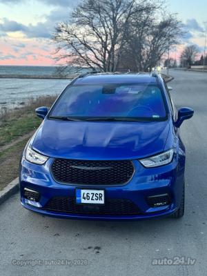 Blue Chrysler Pacifica 2022 in Tallinn, with an engine capacity of 3.60 L and mileage of 46 thousand km for 40000 €, photo  on AUTOMOTO.COM.LV