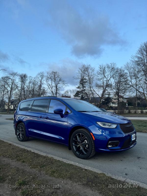 Zils Chrysler Pacifica 2022 Tallina, ar dzinēja tilpumu 3.60 L un nobraukumu 46 tūkst. km par 40000 €, foto 2 vietnē AUTOMOTO.COM.LV