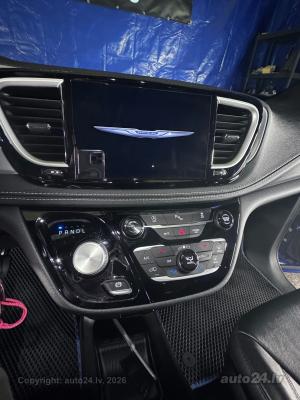 Blue Chrysler Pacifica 2022 in Tallinn, with an engine capacity of 3.60 L and mileage of 46 thousand km for 40000 €, photo 8 on AUTOMOTO.COM.LV
