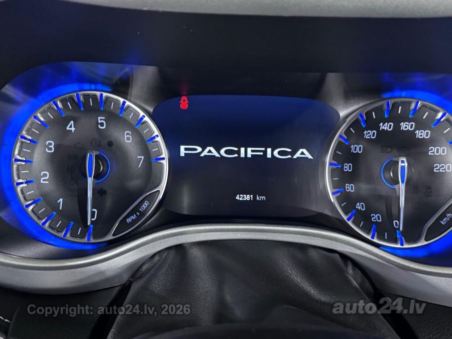 Blue Chrysler Pacifica 2022 in Tallinn, with an engine capacity of 3.60 L and mileage of 46 thousand km for 40000 €, photo 9 on AUTOMOTO.COM.LV