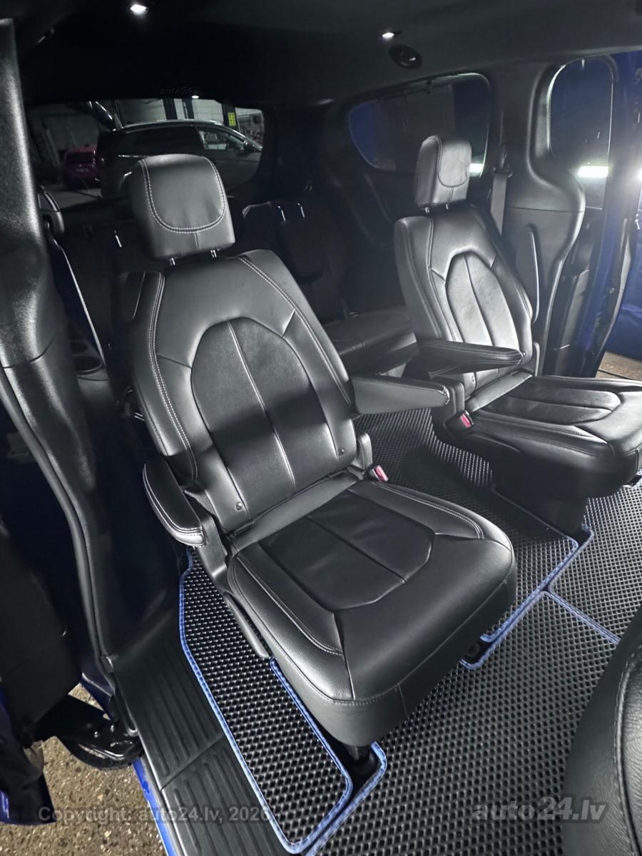 Blue Chrysler Pacifica 2022 in Tallinn, with an engine capacity of 3.60 L and mileage of 46 thousand km for 40000 €, photo 11 on AUTOMOTO.COM.LV
