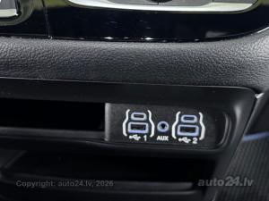Blue Chrysler Pacifica 2022 in Tallinn, with an engine capacity of 3.60 L and mileage of 46 thousand km for 40000 €, photo 12 on AUTOMOTO.COM.LV