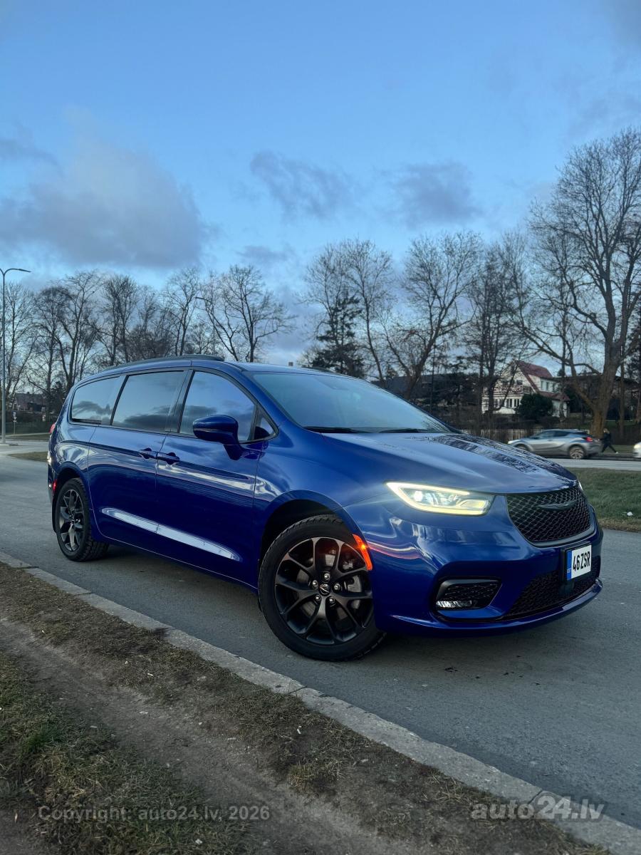 Blue Chrysler Pacifica 2022 in Tallinn, with an engine capacity of 3.60 L and mileage of 46 thousand km for 40000 €, photo 14 on AUTOMOTO.COM.LV