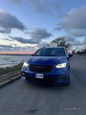 Blue Chrysler Pacifica 2022 in Tallinn, with an engine capacity of 3.60 L and mileage of 46 thousand km for 40000 €, photo 19 on AUTOMOTO.COM.LV