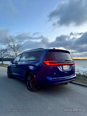 Blue Chrysler Pacifica 2022 in Tallinn, with an engine capacity of 3.60 L and mileage of 46 thousand km for 40000 €, photo 21 on AUTOMOTO.COM.LV