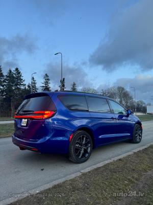 Blue Chrysler Pacifica 2022 in Tallinn, with an engine capacity of 3.60 L and mileage of 46 thousand km for 40000 €, photo 22 on AUTOMOTO.COM.LV