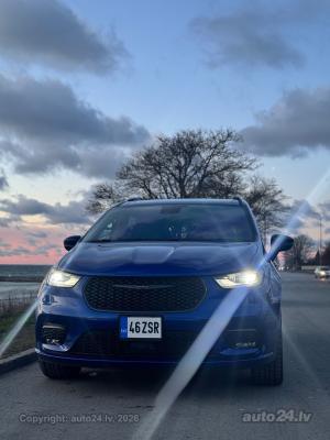 Blue Chrysler Pacifica 2022 in Tallinn, with an engine capacity of 3.60 L and mileage of 46 thousand km for 40000 €, photo 23 on AUTOMOTO.COM.LV