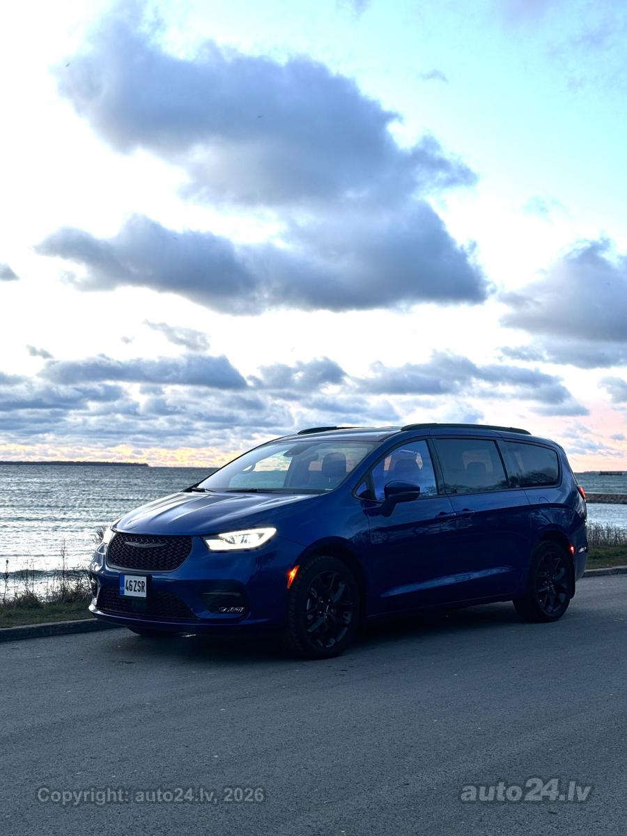 Blue Chrysler Pacifica 2022 in Tallinn, with an engine capacity of 3.60 L and mileage of 46 thousand km for 40000 €, photo 24 on AUTOMOTO.COM.LV