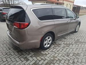 Brown Chrysler Pacifica 2017 in Silale, with an engine capacity of 3.60 L and mileage of 188 thousand km for 7900 €, photo 6 on AUTOMOTO.COM.LV