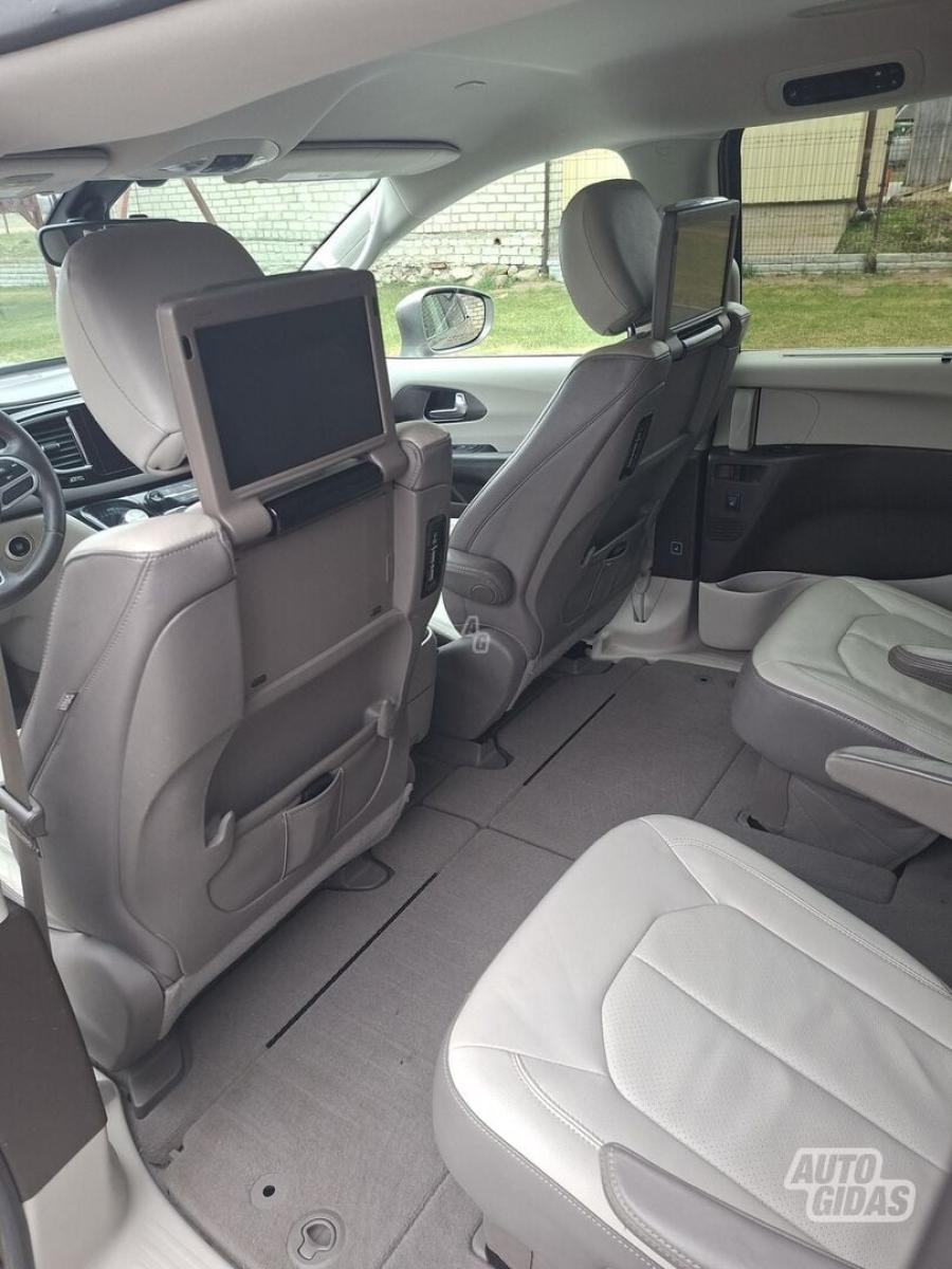 Brown Chrysler Pacifica 2017 in Silale, with an engine capacity of 3.60 L and mileage of 188 thousand km for 7900 €, photo 12 on AUTOMOTO.COM.LV