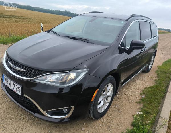 Brūns Chrysler Pacifica 2017 Kauņa, ar dzinēja tilpumu 3.60 L un nobraukumu 210 tūkst. km par 15000 €, foto 1 vietnē AUTOMOTO.COM.LV