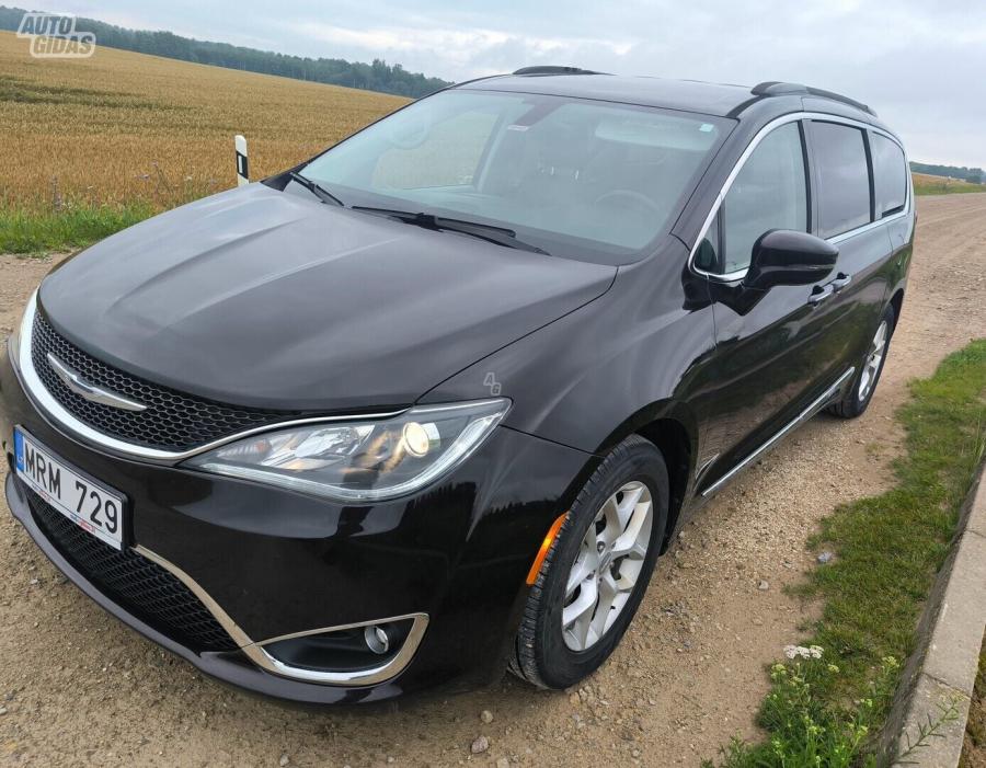 Brūns Chrysler Pacifica 2017 Kauņa, ar dzinēja tilpumu 3.60 L un nobraukumu 210 tūkst. km par 15000 €, foto 1 vietnē AUTOMOTO.COM.LV