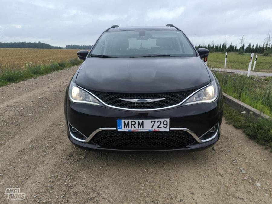 Brūns Chrysler Pacifica 2017 Kauņa, ar dzinēja tilpumu 3.60 L un nobraukumu 210 tūkst. km par 15000 €, foto 2 vietnē AUTOMOTO.COM.LV