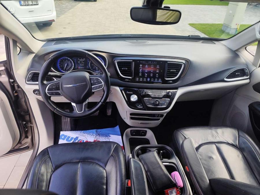 Brown Chrysler Pacifica 2017 in Kaunas, with an engine capacity of 3.60 L and mileage of 212 thousand km for 9300 €, photo 11 on AUTOMOTO.COM.LV