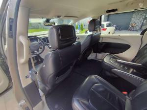 Brown Chrysler Pacifica 2017 in Kaunas, with an engine capacity of 3.60 L and mileage of 212 thousand km for 9300 €, photo 12 on AUTOMOTO.COM.LV