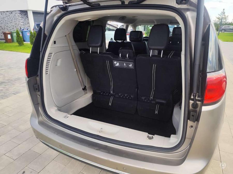 Brown Chrysler Pacifica 2017 in Kaunas, with an engine capacity of 3.60 L and mileage of 212 thousand km for 9300 €, photo 14 on AUTOMOTO.COM.LV