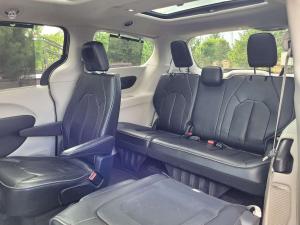 Brown Chrysler Pacifica 2017 in Telschi, with an engine capacity of 3.61 L and mileage of 179 thousand km for 17400 €, photo 18 on AUTOMOTO.COM.LV