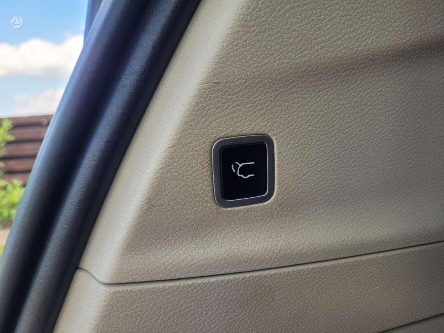 Brown Chrysler Pacifica 2017 in Telschi, with an engine capacity of 3.61 L and mileage of 179 thousand km for 17400 €, photo 22 on AUTOMOTO.COM.LV