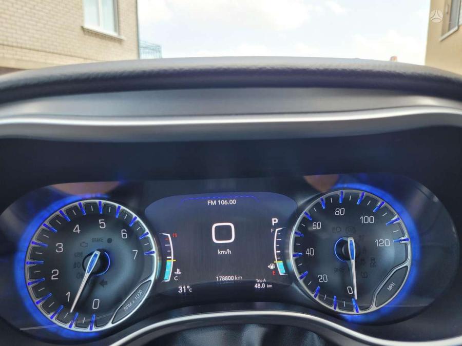 Brown Chrysler Pacifica 2017 in Telschi, with an engine capacity of 3.61 L and mileage of 179 thousand km for 17400 €, photo 29 on AUTOMOTO.COM.LV