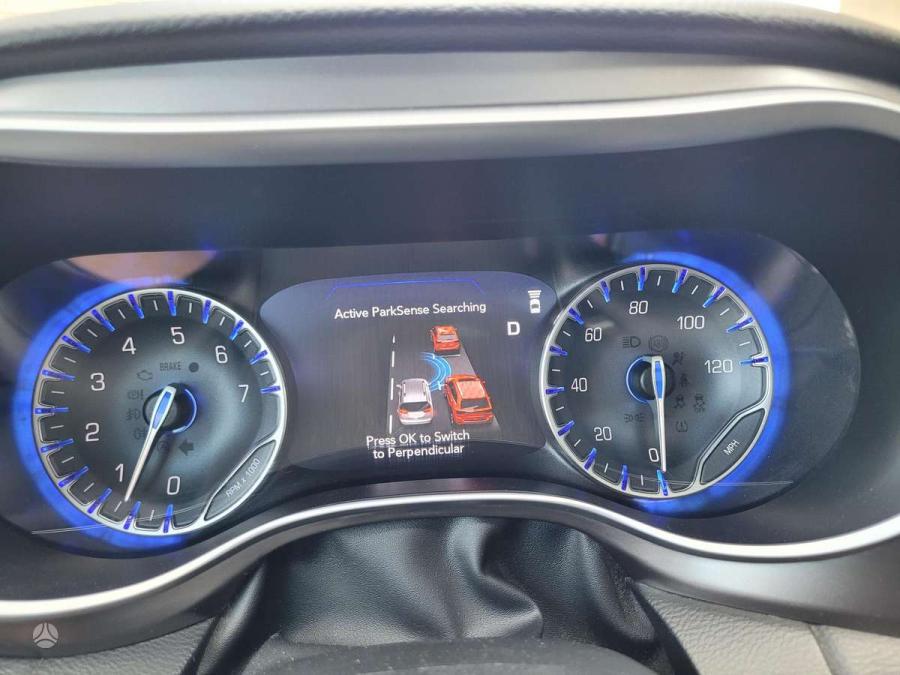 Brown Chrysler Pacifica 2017 in Telschi, with an engine capacity of 3.61 L and mileage of 179 thousand km for 17400 €, photo 34 on AUTOMOTO.COM.LV