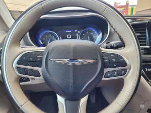 Brown Chrysler Pacifica 2017 in Telschi, with an engine capacity of 3.61 L and mileage of 179 thousand km for 17400 €, photo 36 on AUTOMOTO.COM.LV