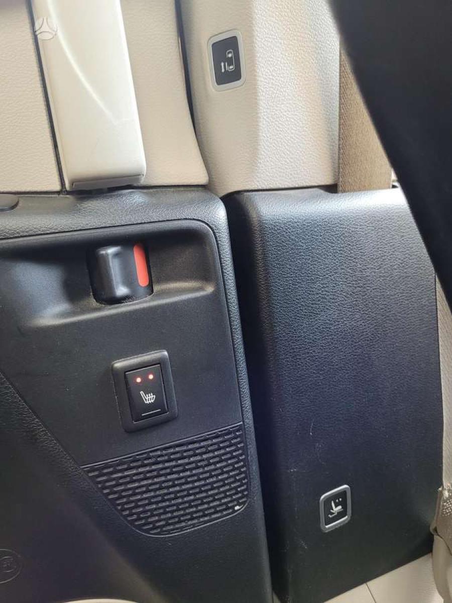 Brown Chrysler Pacifica 2017 in Telschi, with an engine capacity of 3.61 L and mileage of 179 thousand km for 17400 €, photo 39 on AUTOMOTO.COM.LV