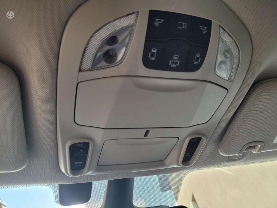 Brown Chrysler Pacifica 2017 in Telschi, with an engine capacity of 3.61 L and mileage of 179 thousand km for 17400 €, photo 40 on AUTOMOTO.COM.LV