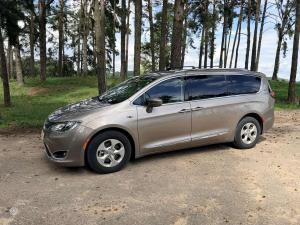 Brown Chrysler Pacifica 2017 in Kaunas, with an engine capacity of 3.61 L and mileage of 160 thousand km for 16500 €, photo 7 on AUTOMOTO.COM.LV