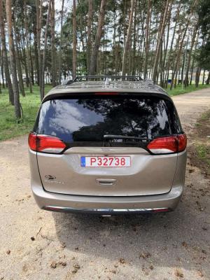 Brown Chrysler Pacifica 2017 in Kaunas, with an engine capacity of 3.61 L and mileage of 160 thousand km for 16500 €, photo 10 on AUTOMOTO.COM.LV